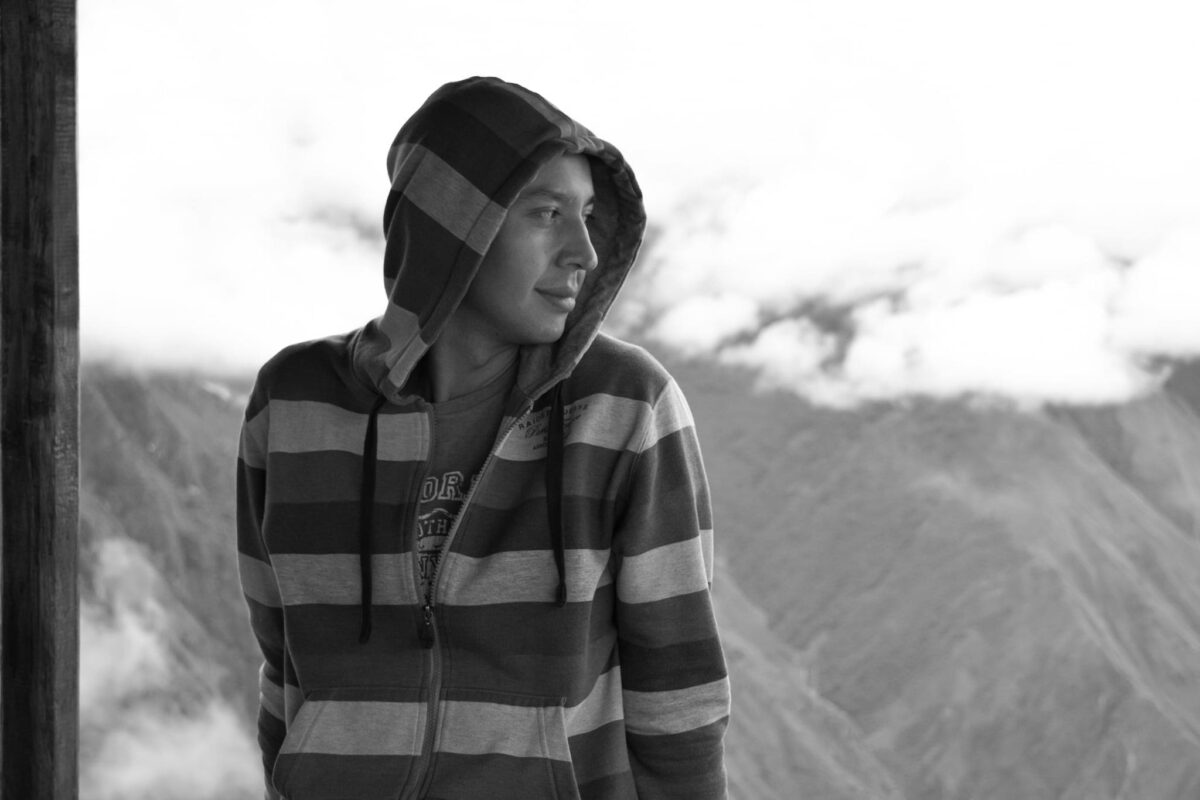 Camino, registro y palabra: «Background» de Juan Páez - El Ganso Negro ...